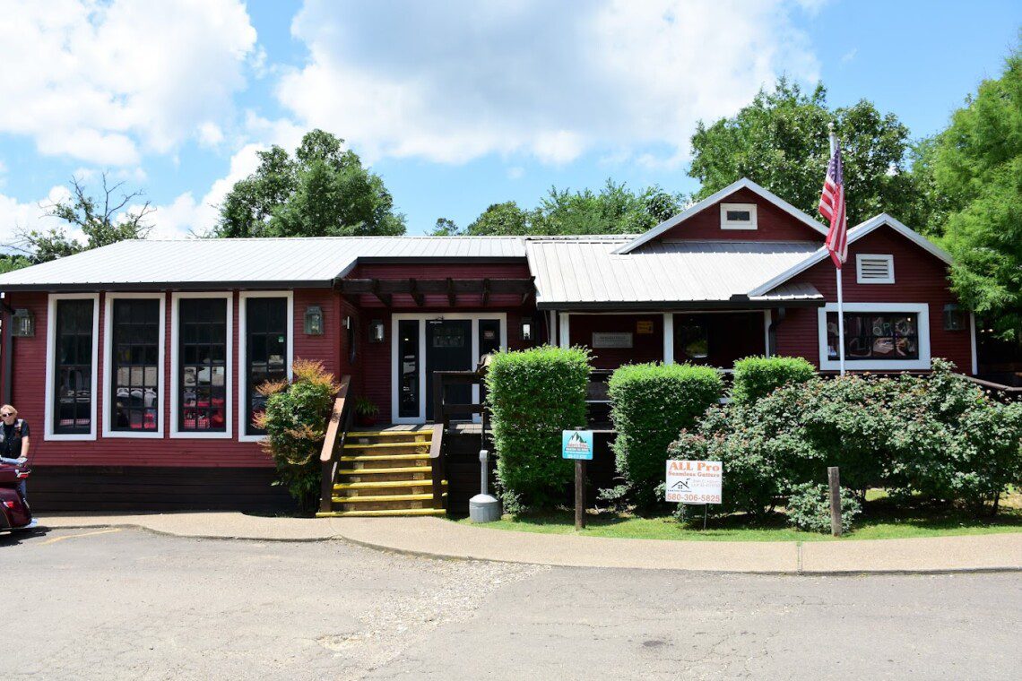 Grateful Head Pizza Oven & Tap Room - Endless Skyway Cabin
